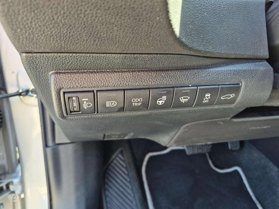 Grey Toyota Corolla 2024 in Siauliai, with an engine capacity of 1.80 L and mileage of 154 thousand km for 15900 €, photo 12 on AUTOMOTO.COM.LV