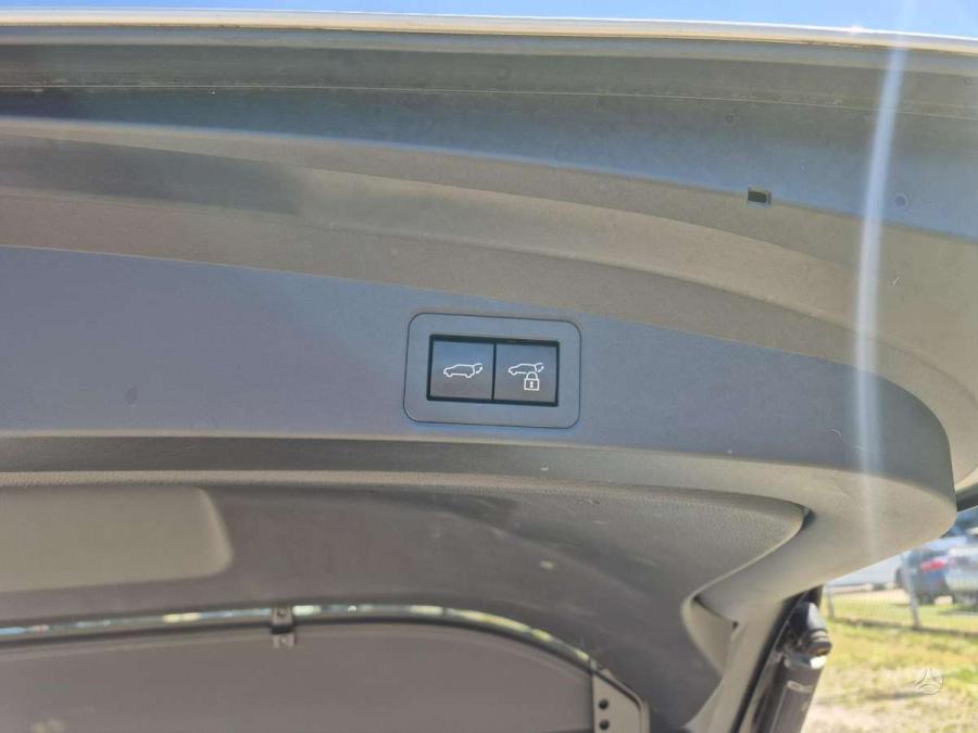 Grey Toyota Corolla 2024 in Siauliai, with an engine capacity of 1.80 L and mileage of 154 thousand km for 15900 €, photo 13 on AUTOMOTO.COM.LV