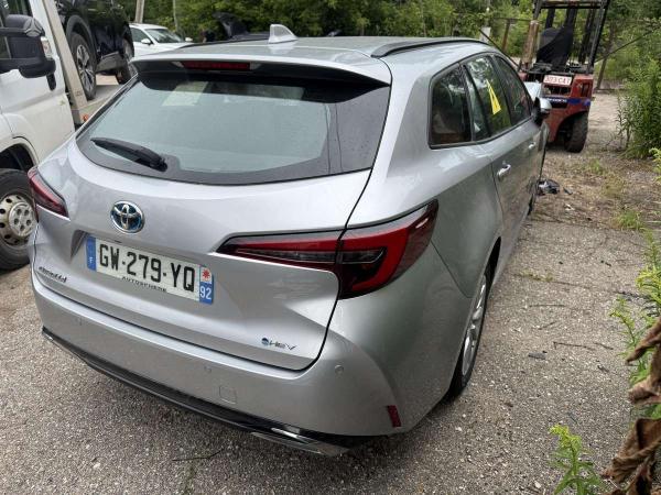 Grey Toyota Corolla 2024 in Vilnius, with an engine capacity of 1.80 L and mileage of 91 thousand km for 10600 €, photo 2 on AUTOMOTO.COM.LV