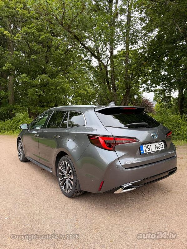 Grey Toyota Corolla 2024 in Tallinn, with an engine capacity of 1.80 L and mileage of 39 thousand km for 25490 €, photo 4 on AUTOMOTO.COM.LV