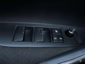 Pelēks Toyota Corolla 2025 Viļņa, ar dzinēja tilpumu 1.80 L un nobraukumu 38 tūkst. km par 23950 €, foto 23 vietnē AUTOMOTO.COM.LV