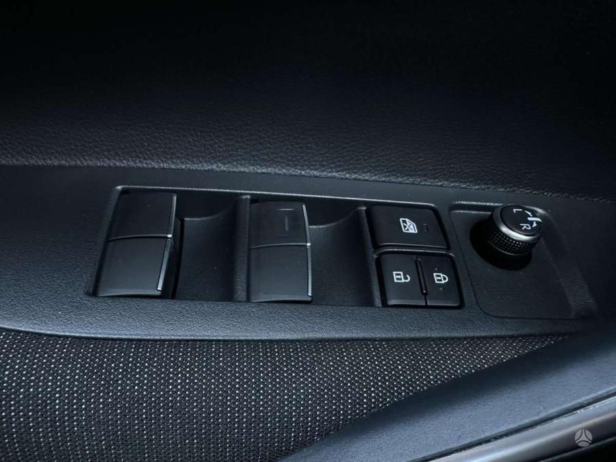 Pelēks Toyota Corolla 2025 Viļņa, ar dzinēja tilpumu 1.80 L un nobraukumu 38 tūkst. km par 23950 €, foto 23 vietnē AUTOMOTO.COM.LV