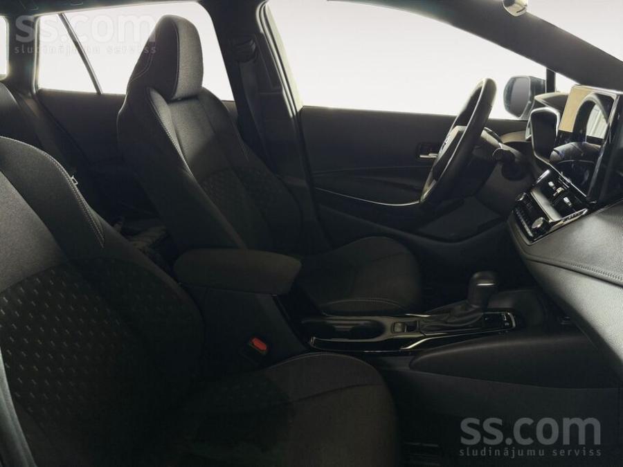 Grey Toyota Corolla 2025 in Riga, with an engine capacity of 1.80 L and mileage of 36 thousand km for 23900 €, photo 7 on AUTOMOTO.COM.LV