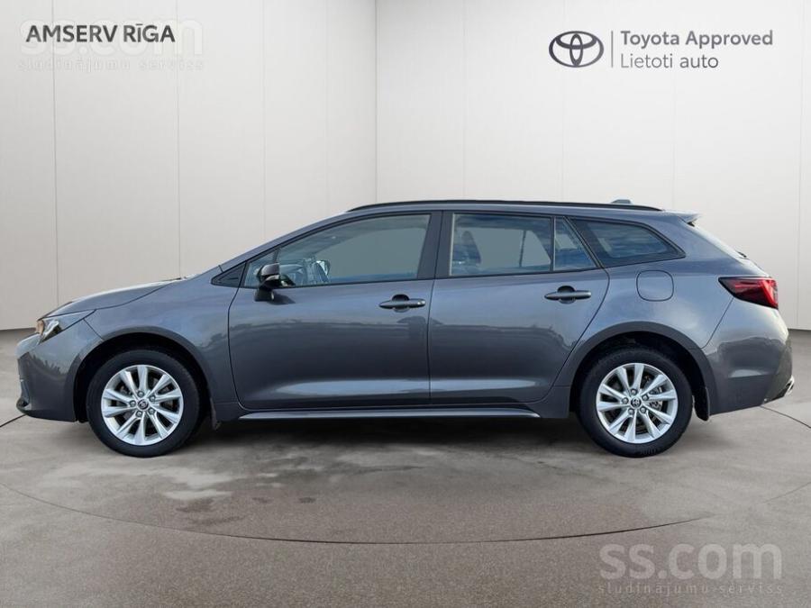 Pelēks Toyota Corolla 2025 Rīga, ar dzinēja tilpumu 1.80 L un nobraukumu 23 tūkst. km par 23900 €, foto 4 vietnē AUTOMOTO.COM.LV