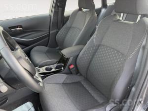 Pelēks Toyota Corolla 2025 Rīga, ar dzinēja tilpumu 1.80 L un nobraukumu 23 tūkst. km par 23900 €, foto 12 vietnē AUTOMOTO.COM.LV