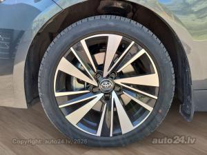 Pelēks Toyota Corolla 2026 Tallina, ar dzinēja tilpumu 2.00 L un nobraukumu 6 tūkst. km par 31990 €, foto 16 vietnē AUTOMOTO.COM.LV