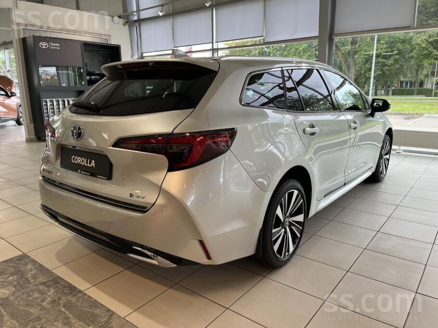 Grey Toyota Corolla 2026 in Ventspils, with an engine capacity of 1.80 L and mileage of 0 thousand km for 32500 €, photo 3 on AUTOMOTO.COM.LV