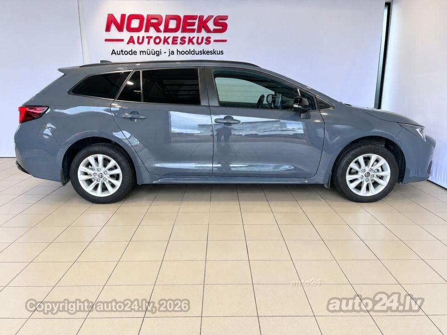 Pelēks Toyota Corolla 2026 Tallina, ar dzinēja tilpumu 1.80 L un nobraukumu 15 tūkst. km par 26990 €, foto 5 vietnē AUTOMOTO.COM.LV
