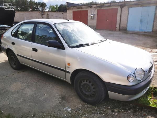 Toyota Corolla 1998 in Visaginas, with an engine capacity of 2.00 L and mileage of 263 thousand km for 500 €, photo 1 on AUTOMOTO.COM.LV