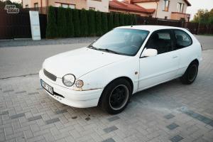 Toyota Corolla 1999 Trakai, ar dzinēja tilpumu 1.30 L un nobraukumu 232 tūkst. km par 800 €, foto  vietnē AUTOMOTO.COM.LV