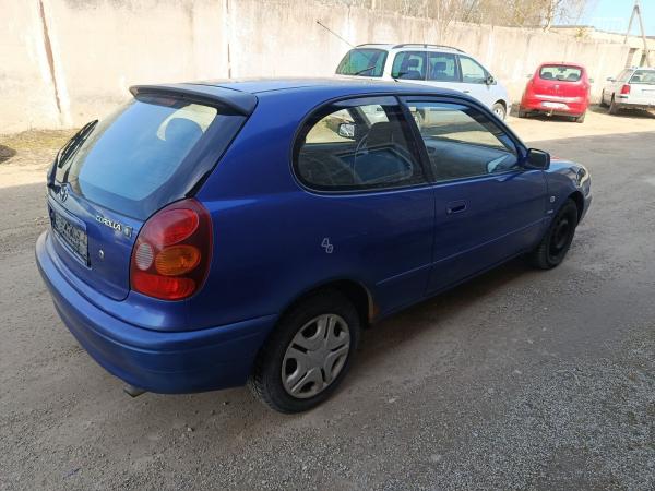 Toyota Corolla 2001 in Joniskis, with an engine capacity of 1.40 L and mileage of 300 thousand km for 750 €, photo 4 on AUTOMOTO.COM.LV