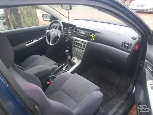 Toyota Corolla 2002 Viļņa, ar dzinēja tilpumu 2.00 L un nobraukumu 200 tūkst. km par 550 €, foto 4 vietnē AUTOMOTO.COM.LV