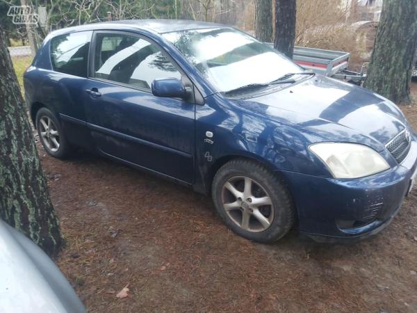 Toyota Corolla 2002 Viļņa, ar dzinēja tilpumu 2.00 L un nobraukumu 200 tūkst. km par 550 €, foto 5 vietnē AUTOMOTO.COM.LV