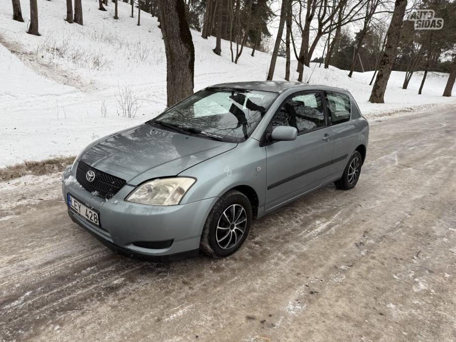 Toyota Corolla 2002 in Vilnius, with an engine capacity of 1.40 L and mileage of 300 thousand km for 650 €, photo 1 on AUTOMOTO.COM.LV