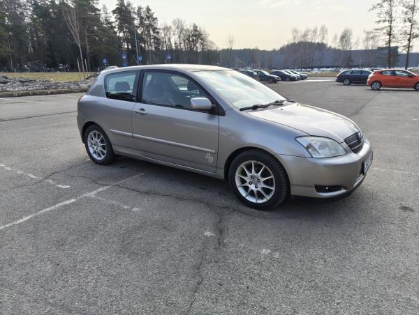 Toyota Corolla 2002 Viļņa, ar dzinēja tilpumu 1.80 L un nobraukumu 223 tūkst. km par 2650 €, foto 7 vietnē AUTOMOTO.COM.LV