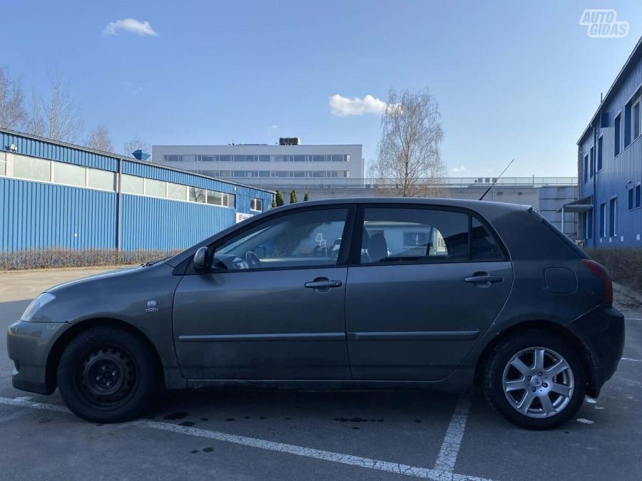 Toyota Corolla 2002 Viļņa, ar dzinēja tilpumu 2.00 L un nobraukumu 219 tūkst. km par 750 €, foto 4 vietnē AUTOMOTO.COM.LV