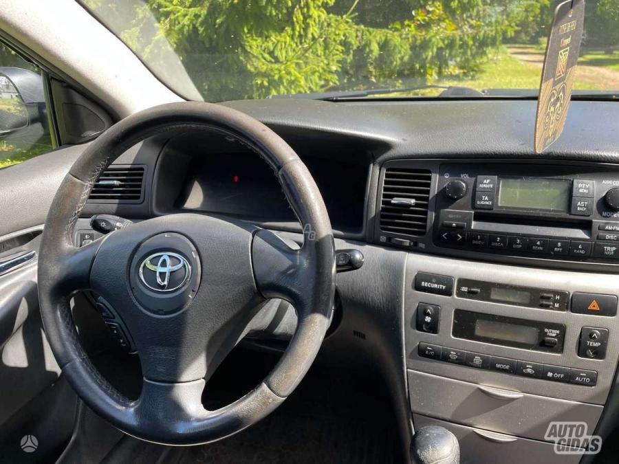 Toyota Corolla 2002 in Radviliskis, with an engine capacity of 2.00 L and mileage of 437 thousand km for 1100 €, photo 7 on AUTOMOTO.COM.LV