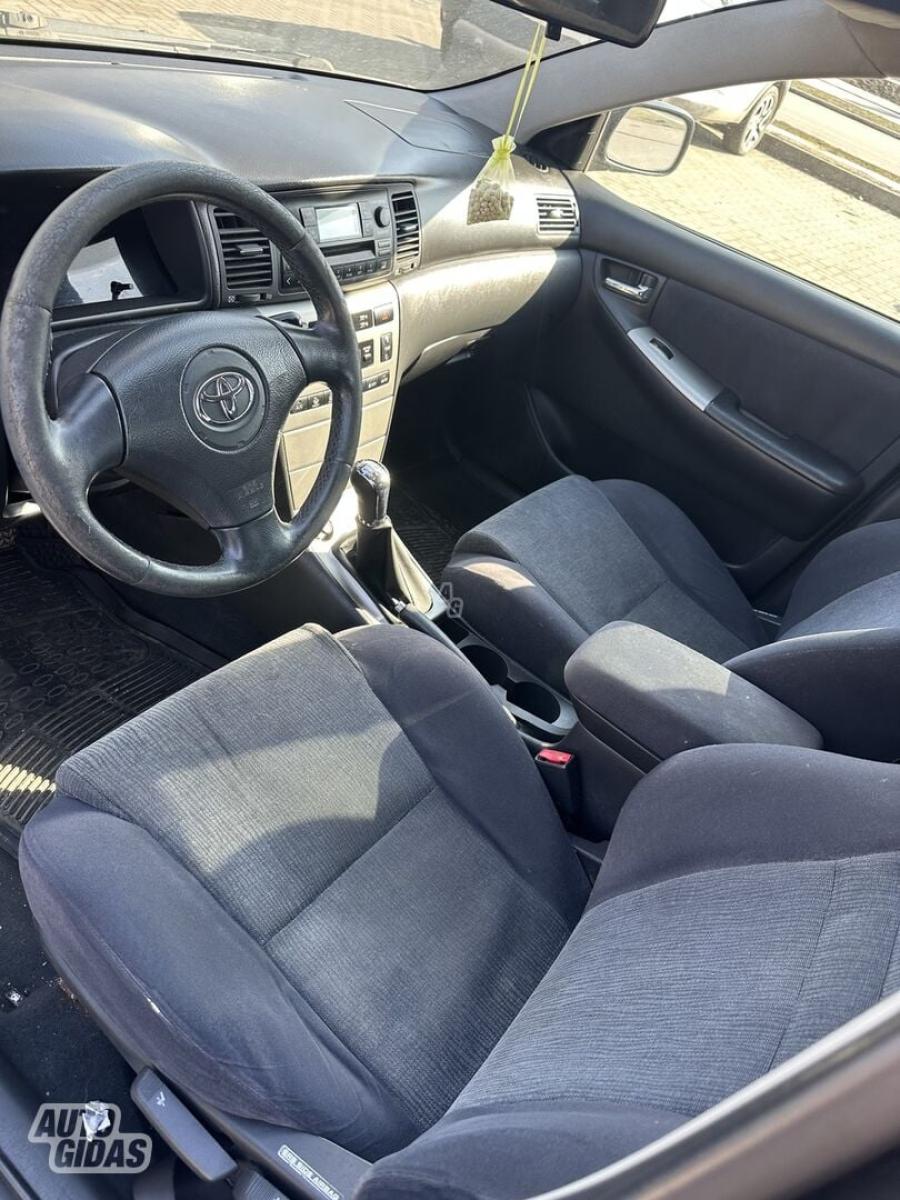 Toyota Corolla 2003 in Klaipeda, with an engine capacity of 2.00 L and mileage of 250 thousand km for 999 €, photo 8 on AUTOMOTO.COM.LV