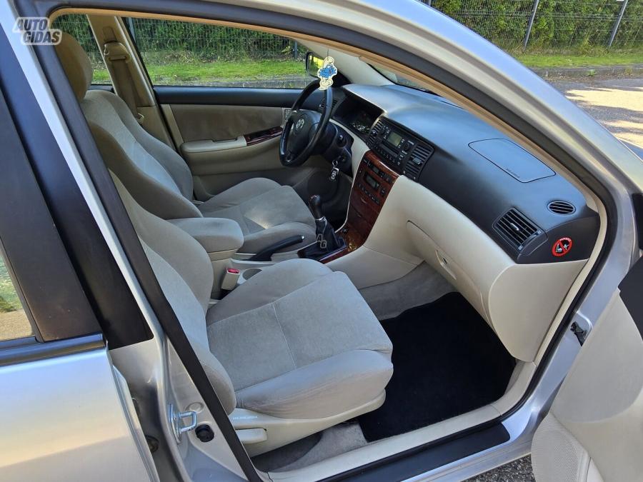 Toyota Corolla 2003 in Vilnius, with an engine capacity of 2.00 L and mileage of 219 thousand km for 1350 €, photo 12 on AUTOMOTO.COM.LV