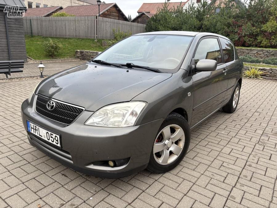 Toyota Corolla 2003 in Vilnius, with an engine capacity of 2.00 L and mileage of 324 thousand km for 1150 €, photo 1 on AUTOMOTO.COM.LV