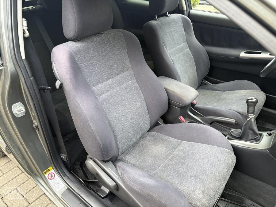 Toyota Corolla 2003 in Vilnius, with an engine capacity of 2.00 L and mileage of 324 thousand km for 1150 €, photo 15 on AUTOMOTO.COM.LV