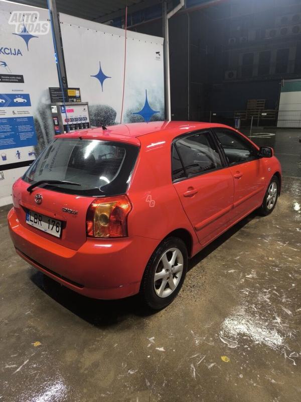 Toyota Corolla 2004 Viļņa, ar dzinēja tilpumu 2.00 L un nobraukumu 325 tūkst. km par 1150 €, foto 4 vietnē AUTOMOTO.COM.LV