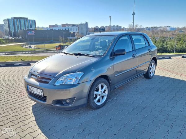 Toyota Corolla 2004 Viļņa, ar dzinēja tilpumu 2.00 L un nobraukumu 215 tūkst. km par 1150 €, foto 1 vietnē AUTOMOTO.COM.LV