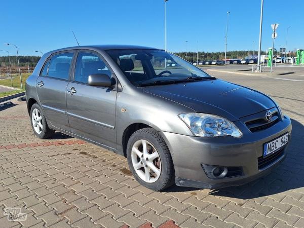 Toyota Corolla 2004 Viļņa, ar dzinēja tilpumu 2.00 L un nobraukumu 215 tūkst. km par 1150 €, foto 3 vietnē AUTOMOTO.COM.LV