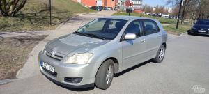 Toyota Corolla 2004 Viļņa, ar dzinēja tilpumu 1.40 L un nobraukumu 244 tūkst. km par 1500 €, foto 4 vietnē AUTOMOTO.COM.LV