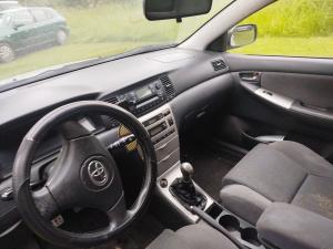 Toyota Corolla 2004 Panevēža, ar dzinēja tilpumu 2.00 L un nobraukumu 235 tūkst. km par 950 €, foto 3 vietnē AUTOMOTO.COM.LV