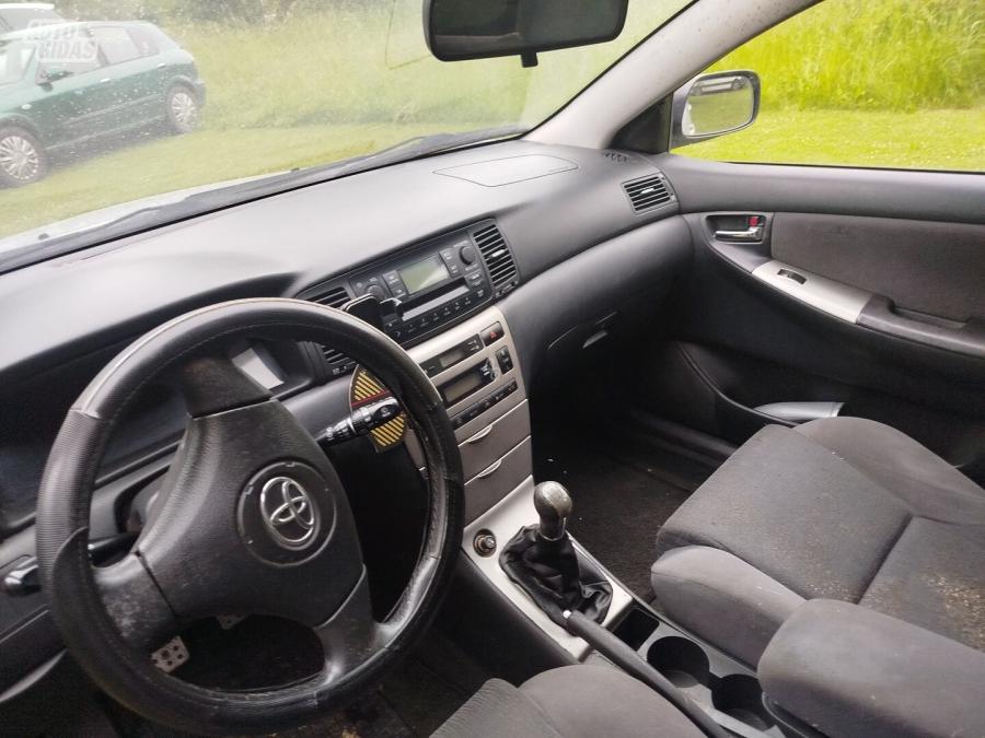Toyota Corolla 2004 Panevēža, ar dzinēja tilpumu 2.00 L un nobraukumu 235 tūkst. km par 950 €, foto 3 vietnē AUTOMOTO.COM.LV