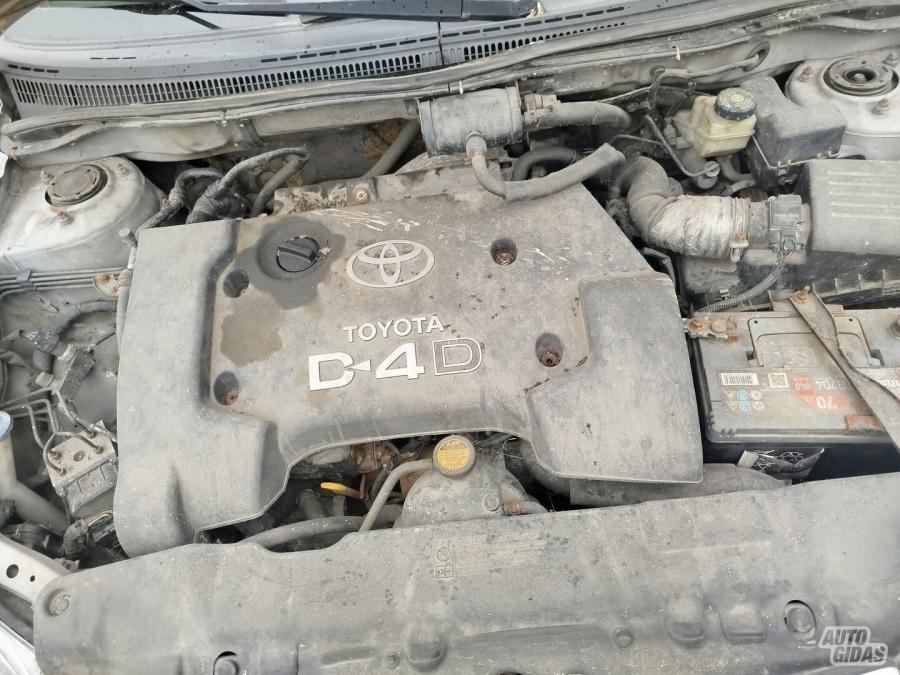Toyota Corolla 2004 Panevēža, ar dzinēja tilpumu 2.00 L un nobraukumu 235 tūkst. km par 950 €, foto 4 vietnē AUTOMOTO.COM.LV