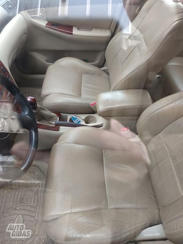 Toyota Corolla 2004 Viļņa, ar dzinēja tilpumu 2.00 L un nobraukumu 255 tūkst. km par 950 €, foto 2 vietnē AUTOMOTO.COM.LV