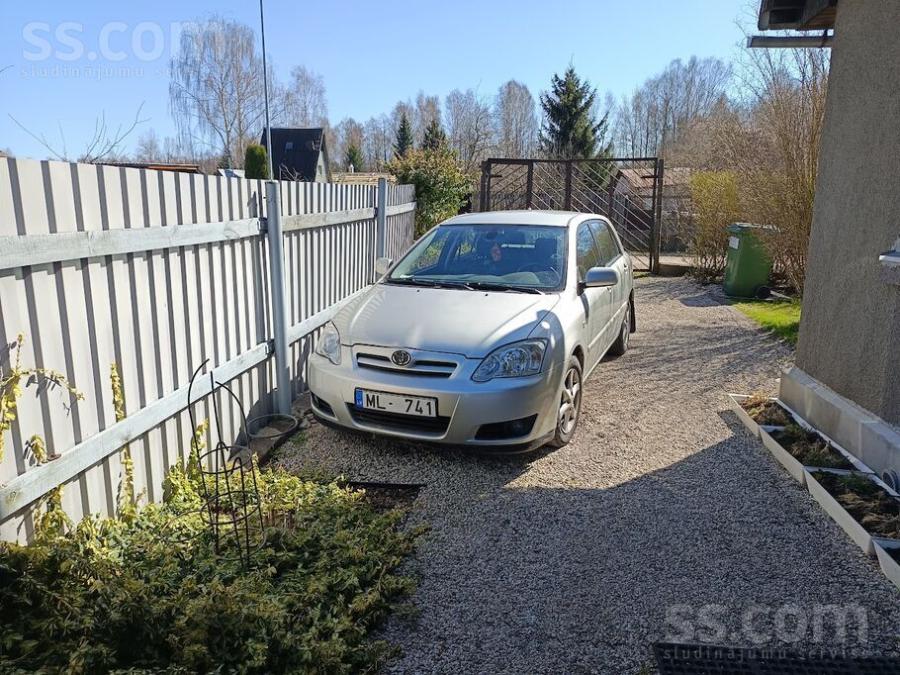 Toyota Corolla 2005 in Riga, with an engine capacity of 2.00 L and mileage of 247 thousand km for 2225 €, photo 1 on AUTOMOTO.COM.LV