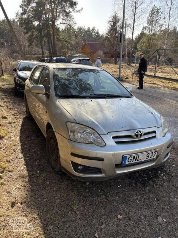 Toyota Corolla 2005 in Vilnius, with an engine capacity of 1.30 L and mileage of 323 thousand km for 800 €, photo 1 on AUTOMOTO.COM.LV