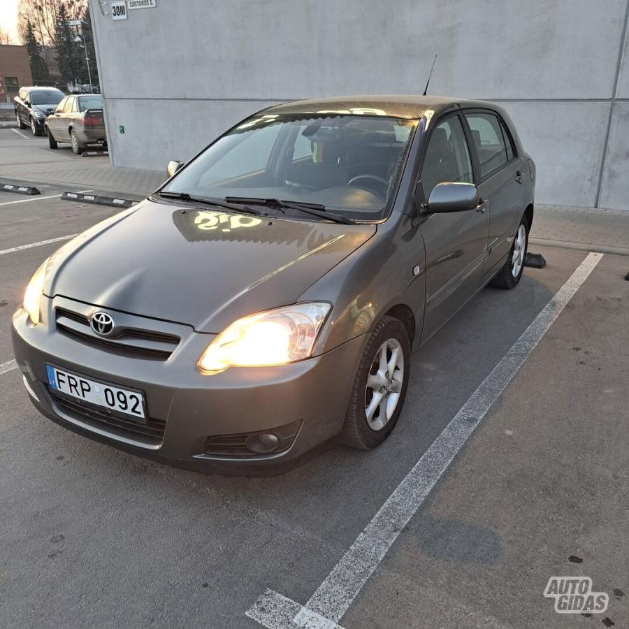 Toyota Corolla 2005 in Alytus, with an engine capacity of 1.40 L and mileage of 295 thousand km for 1350 €, photo 1 on AUTOMOTO.COM.LV