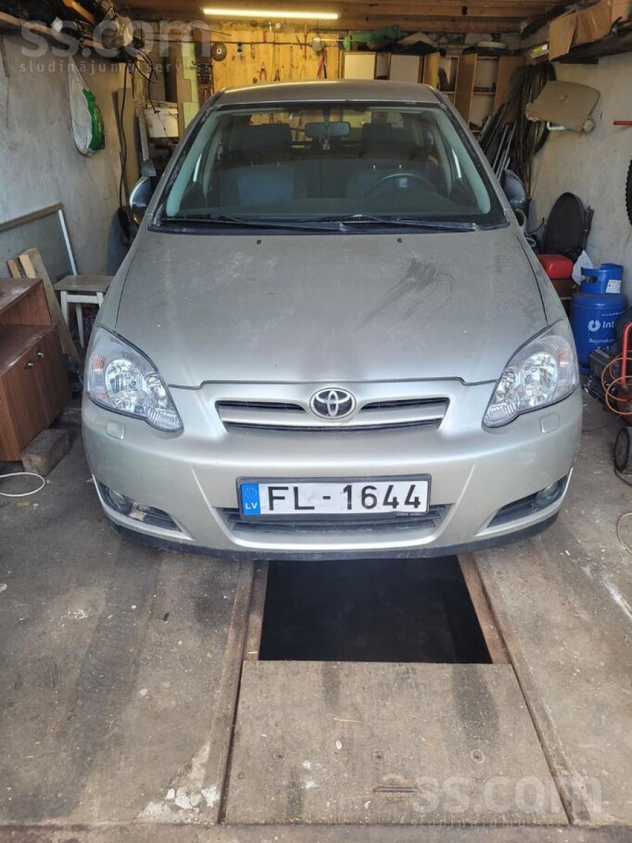Toyota Corolla 2005 in Riga, with an engine capacity of 1.40 L and mileage of 305 thousand km for 500 €, photo 5 on AUTOMOTO.COM.LV