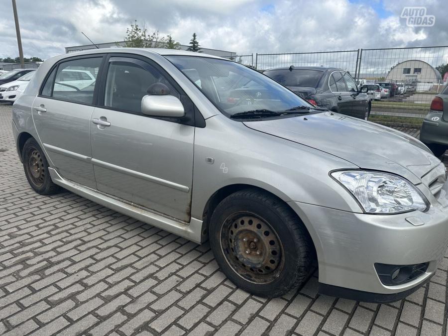 Toyota Corolla 2005 in Marijampole, with an engine capacity of 1.40 L and mileage of 245 thousand km for 800 €, photo 3 on AUTOMOTO.COM.LV