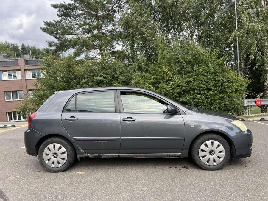 Toyota Corolla 2007 in Vilnius, with an engine capacity of 1.39 L and mileage of 293 thousand km for 1500 €, photo 7 on AUTOMOTO.COM.LV