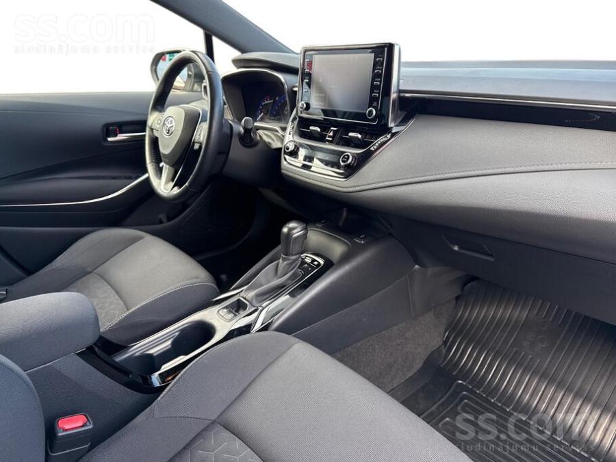 Toyota Corolla 2021 in Riga, with an engine capacity of 1.80 L and mileage of 104 thousand km for 16490 €, photo 7 on AUTOMOTO.COM.LV