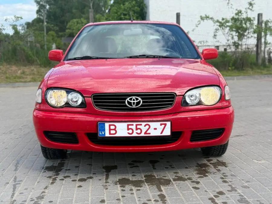 Sarkans Toyota Corolla 2001 Rēzekne, ar dzinēja tilpumu 2.00 L un nobraukumu 350 tūkst. km par 590 €, foto 1 vietnē AUTOMOTO.COM.LV