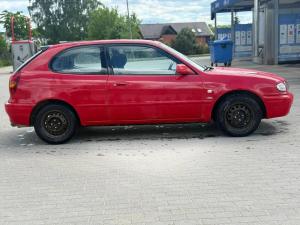 Sarkans Toyota Corolla 2001 Rēzekne, ar dzinēja tilpumu 2.00 L un nobraukumu 350 tūkst. km par 590 €, foto 7 vietnē AUTOMOTO.COM.LV