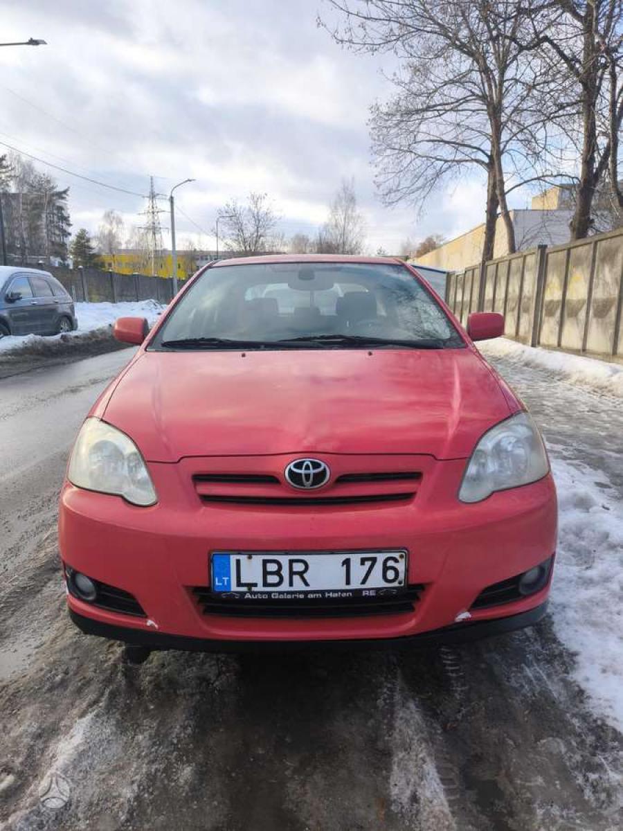 Red Toyota Corolla 2004 in Vilnius, with an engine capacity of 2.00 L and mileage of 350 thousand km for 1300 €, photo 1 on AUTOMOTO.COM.LV