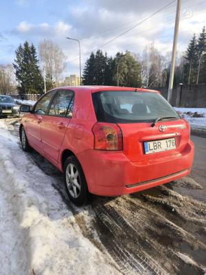 Red Toyota Corolla 2004 in Vilnius, with an engine capacity of 2.00 L and mileage of 350 thousand km for 1300 €, photo 3 on AUTOMOTO.COM.LV