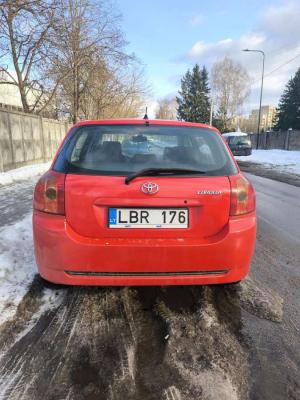 Red Toyota Corolla 2004 in Vilnius, with an engine capacity of 2.00 L and mileage of 350 thousand km for 1300 €, photo 5 on AUTOMOTO.COM.LV