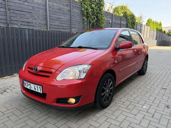 Sarkans Toyota Corolla 2006 Viļņa, ar dzinēja tilpumu 1.60 L un nobraukumu 348 tūkst. km par 3900 €, foto 1 vietnē AUTOMOTO.COM.LV