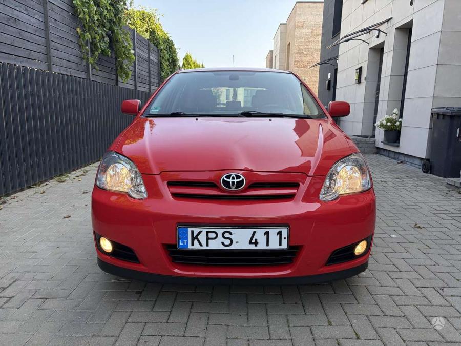 Sarkans Toyota Corolla 2006 Viļņa, ar dzinēja tilpumu 1.60 L un nobraukumu 348 tūkst. km par 3900 €, foto 3 vietnē AUTOMOTO.COM.LV