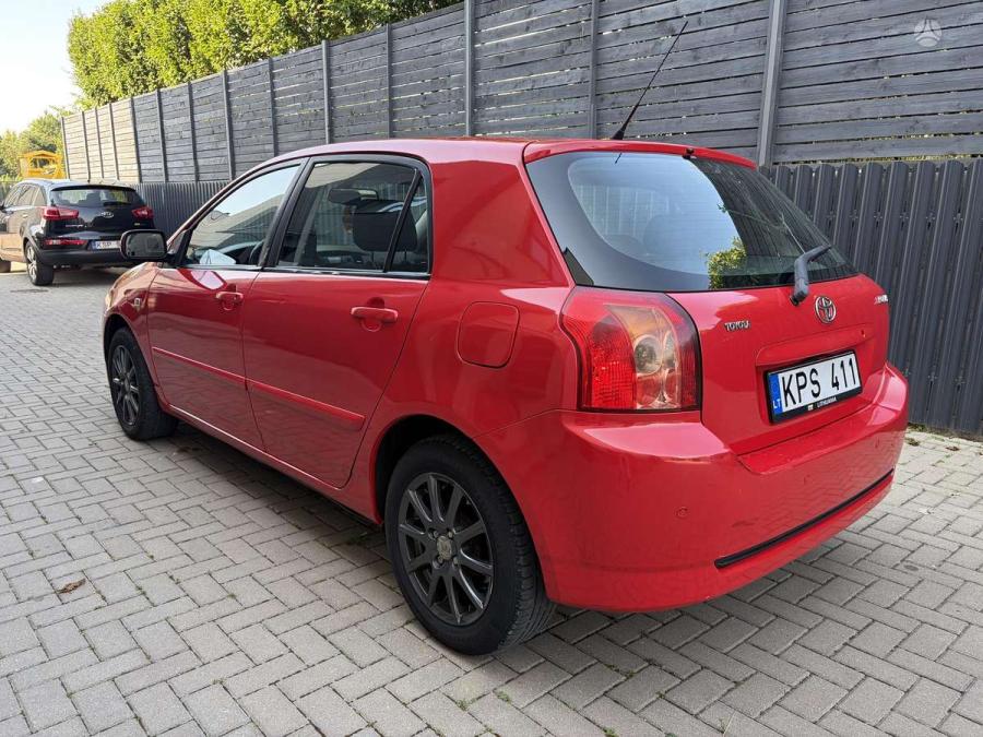 Sarkans Toyota Corolla 2006 Viļņa, ar dzinēja tilpumu 1.60 L un nobraukumu 348 tūkst. km par 3900 €, foto 7 vietnē AUTOMOTO.COM.LV