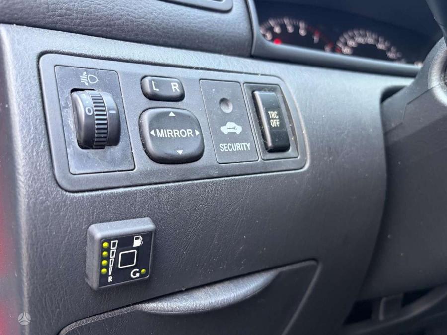 Sarkans Toyota Corolla 2006 Viļņa, ar dzinēja tilpumu 1.60 L un nobraukumu 348 tūkst. km par 3900 €, foto 15 vietnē AUTOMOTO.COM.LV