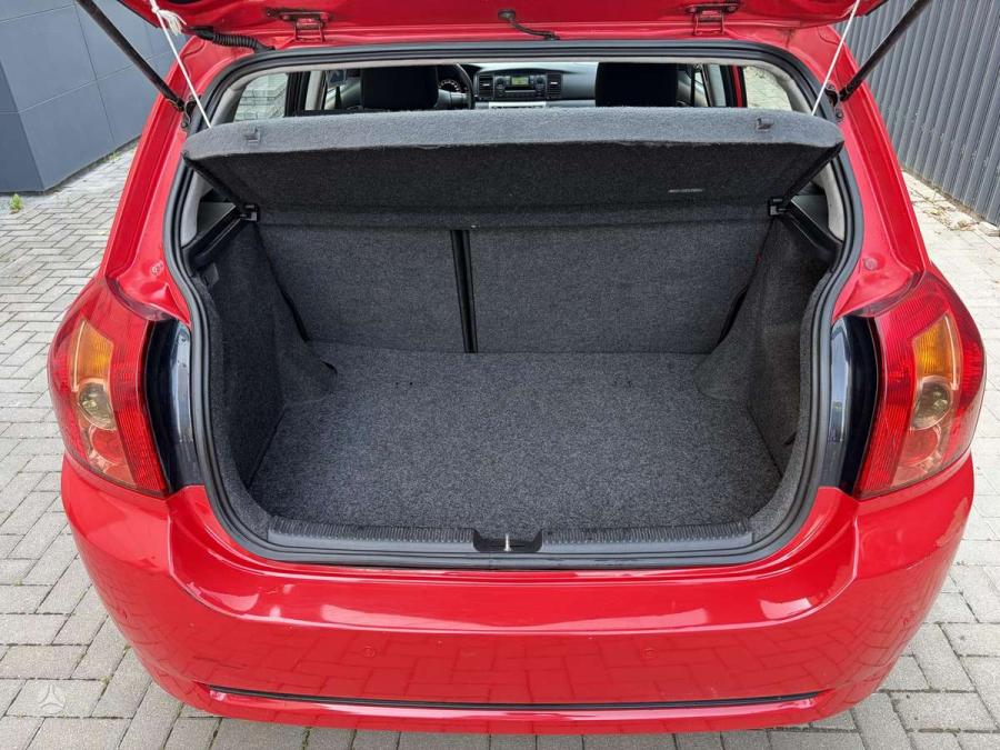 Sarkans Toyota Corolla 2006 Viļņa, ar dzinēja tilpumu 1.60 L un nobraukumu 348 tūkst. km par 3900 €, foto 18 vietnē AUTOMOTO.COM.LV